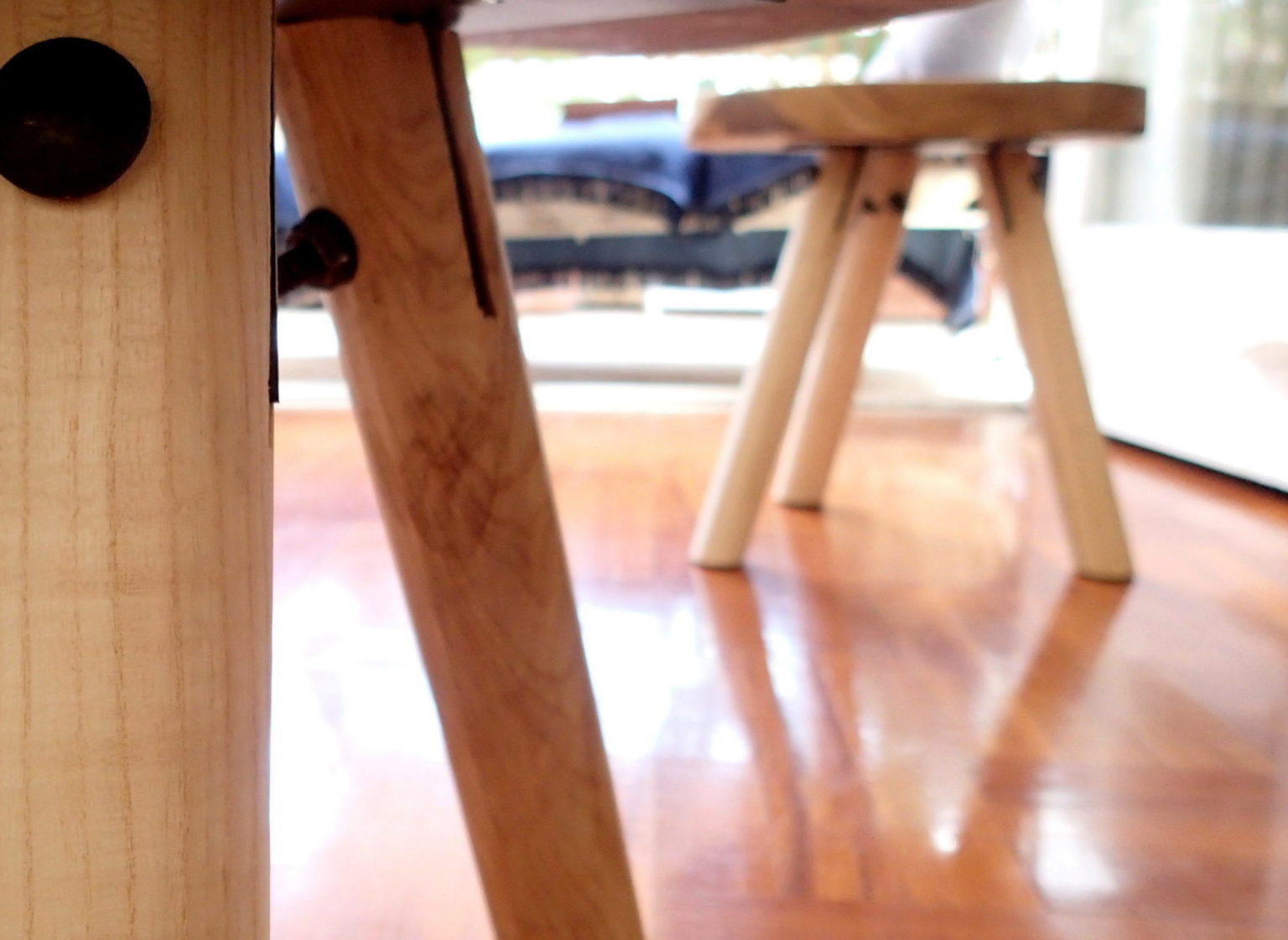 ΒΟΗΘΗΤΙΚΑ ΤΡΑΠΕΖΑΚΙΑ & ΣΚΑΜΠΟ – SIDE TABLES & STOOLS – Xylosini